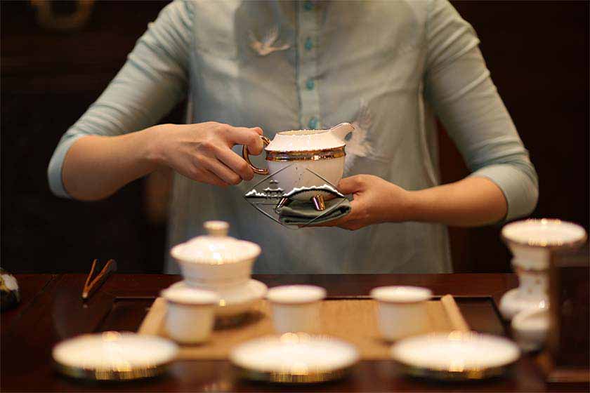 Tea Art Performance - DIAOYUTAI STATE GUESTHOUSE