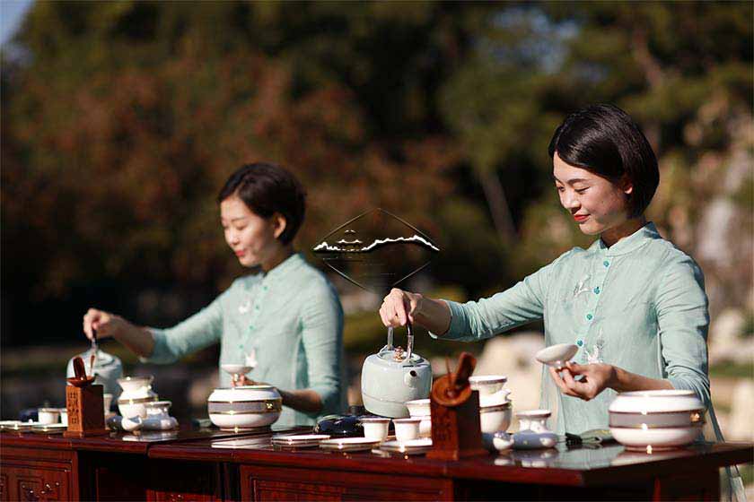 Tea Art Performance - DIAOYUTAI STATE GUESTHOUSE